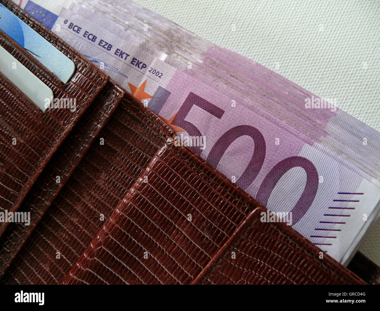 Money in a wallet hi-res stock photography and images - Alamy