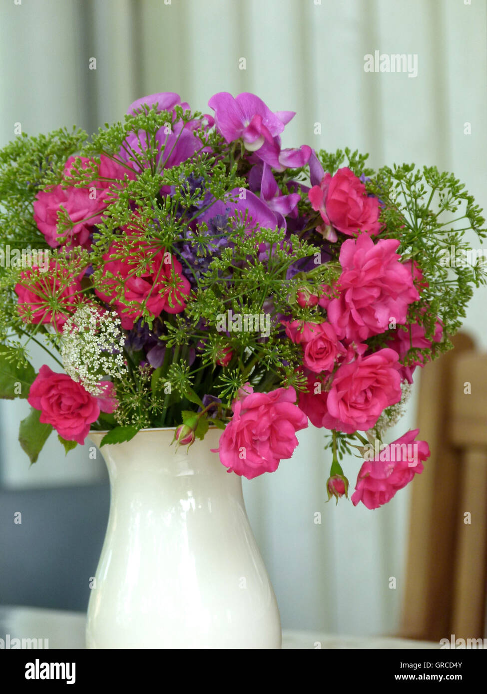 Bunches of pink roses hi-res stock photography and images - Alamy