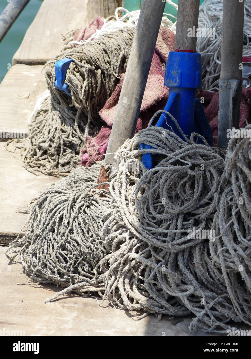 Ropes boat hi-res stock photography and images - Alamy