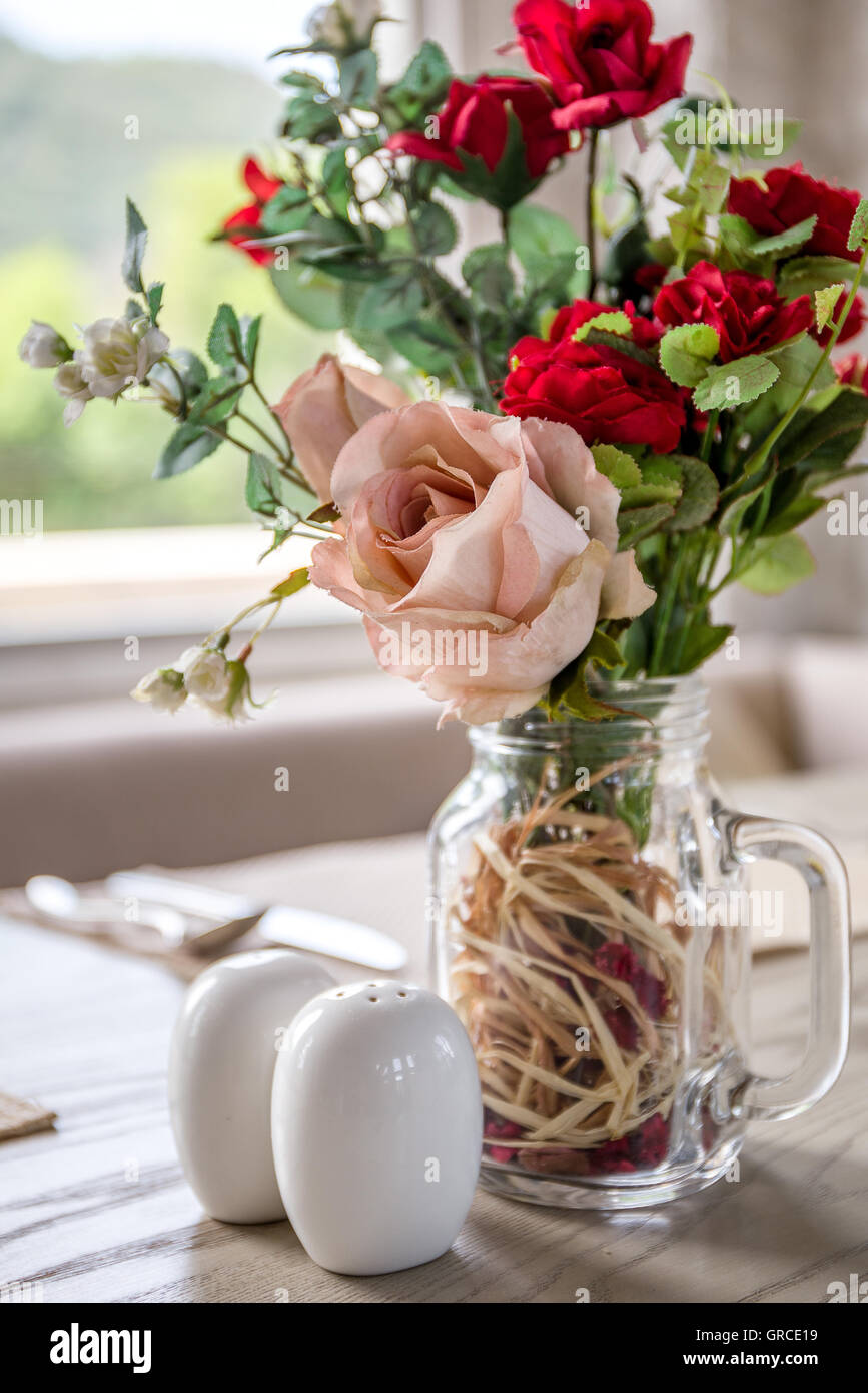 White rose cafe hi-res stock photography and images - Alamy