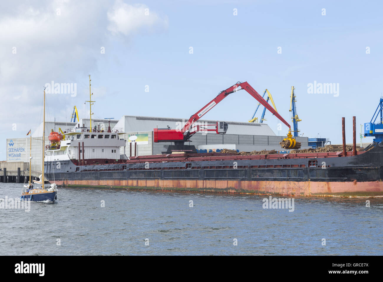 Unloading cargo from ship in hi-res stock photography and images - Alamy