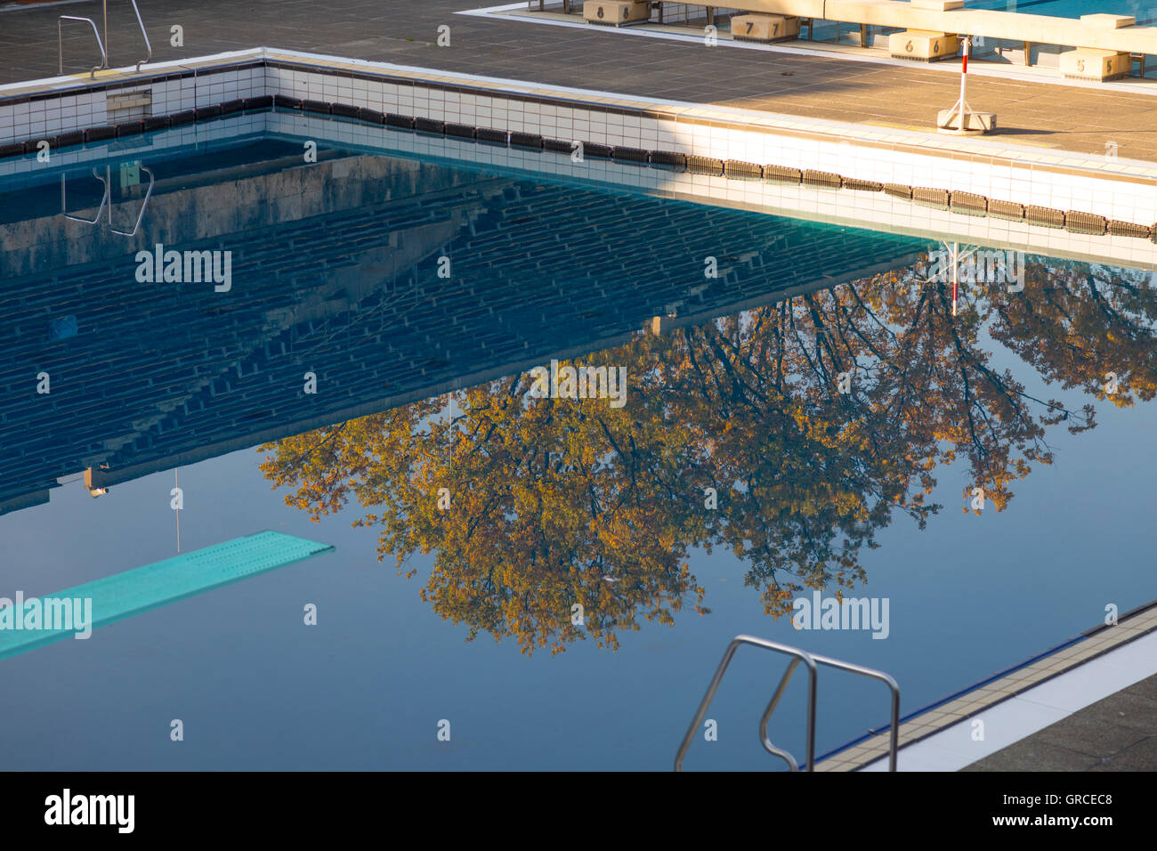Olympic swimming pool hi-res stock photography and images - Alamy