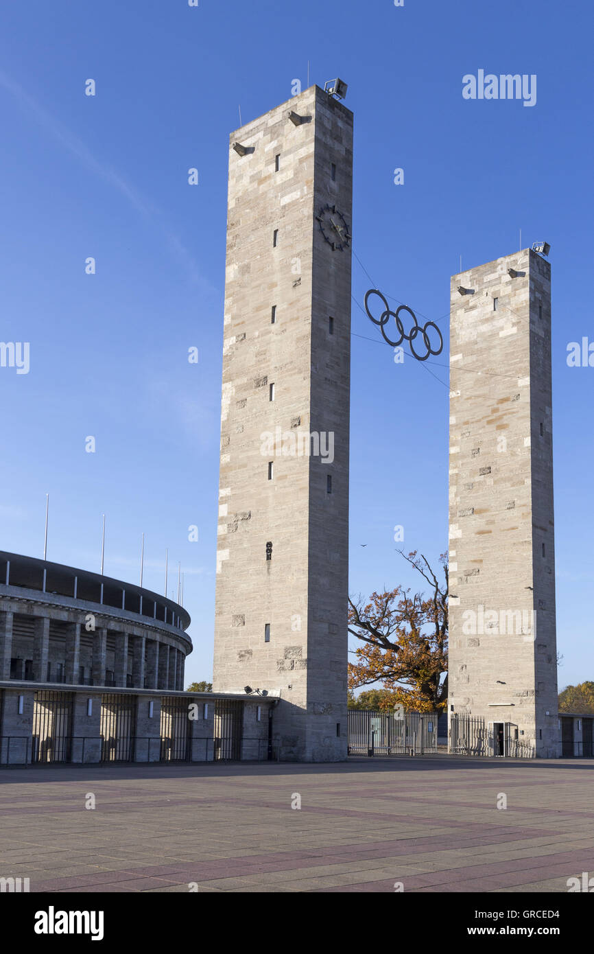 Columns With Olymischen Rings At The Entrance To The Olympic Stadium ...