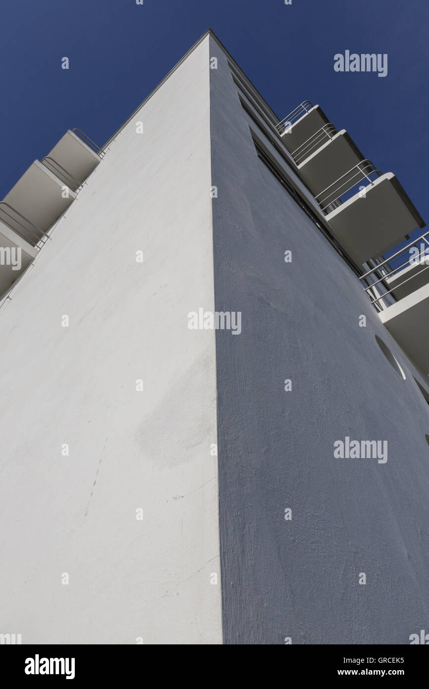 Two wing building hi-res stock photography and images - Alamy