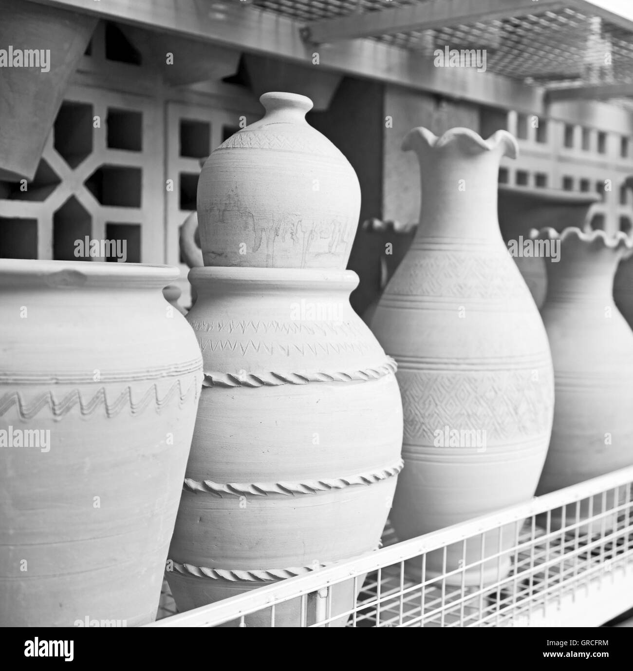 Oman traditional pot Black and White Stock Photos & Images - Alamy