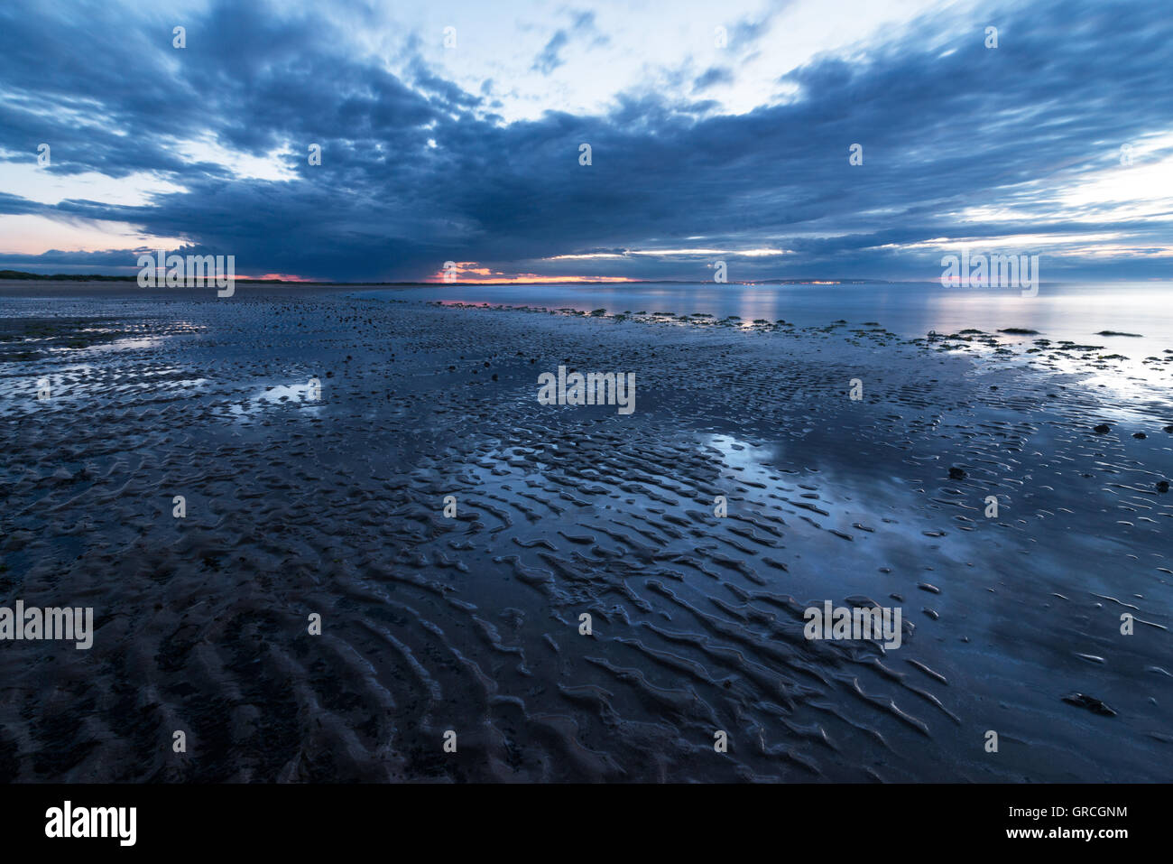 Holy island lindisfarne sunset beach hi-res stock photography and ...