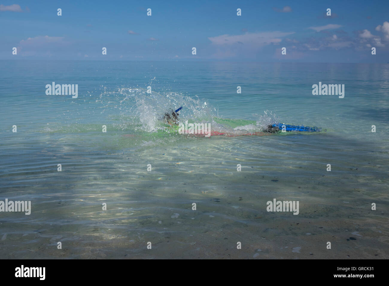Diver in water splash hi-res stock photography and images - Alamy