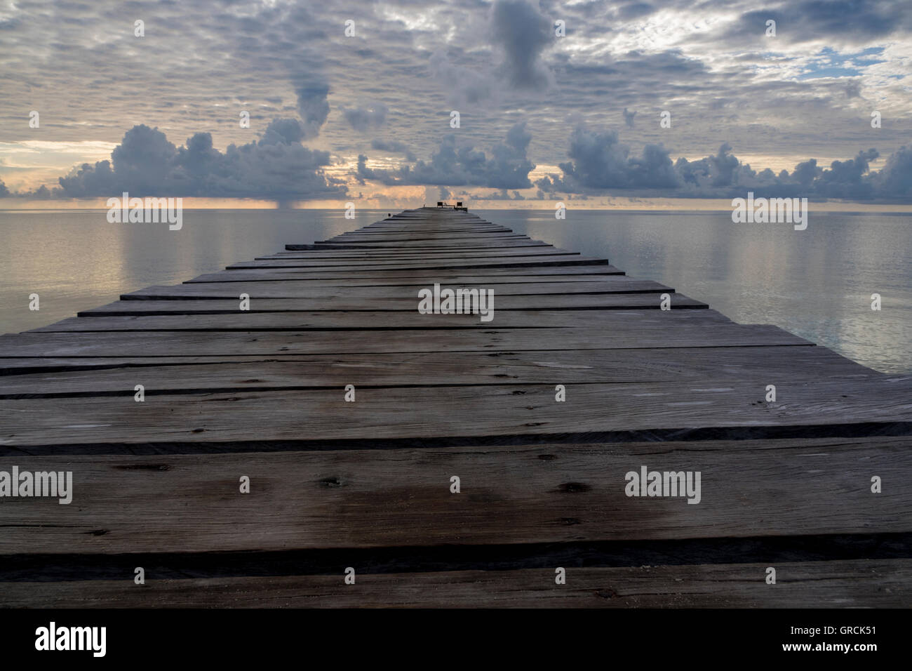 Infinity mirror hi-res stock photography and images - Alamy