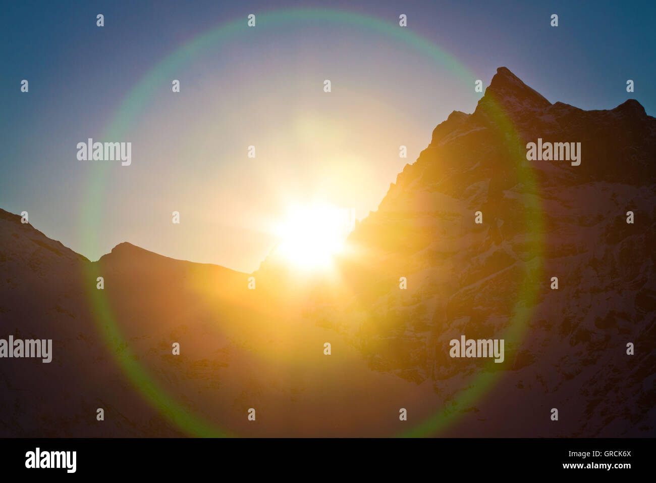 Light Circle Around The Setting Sun In The Mountains Stock Photo - Alamy