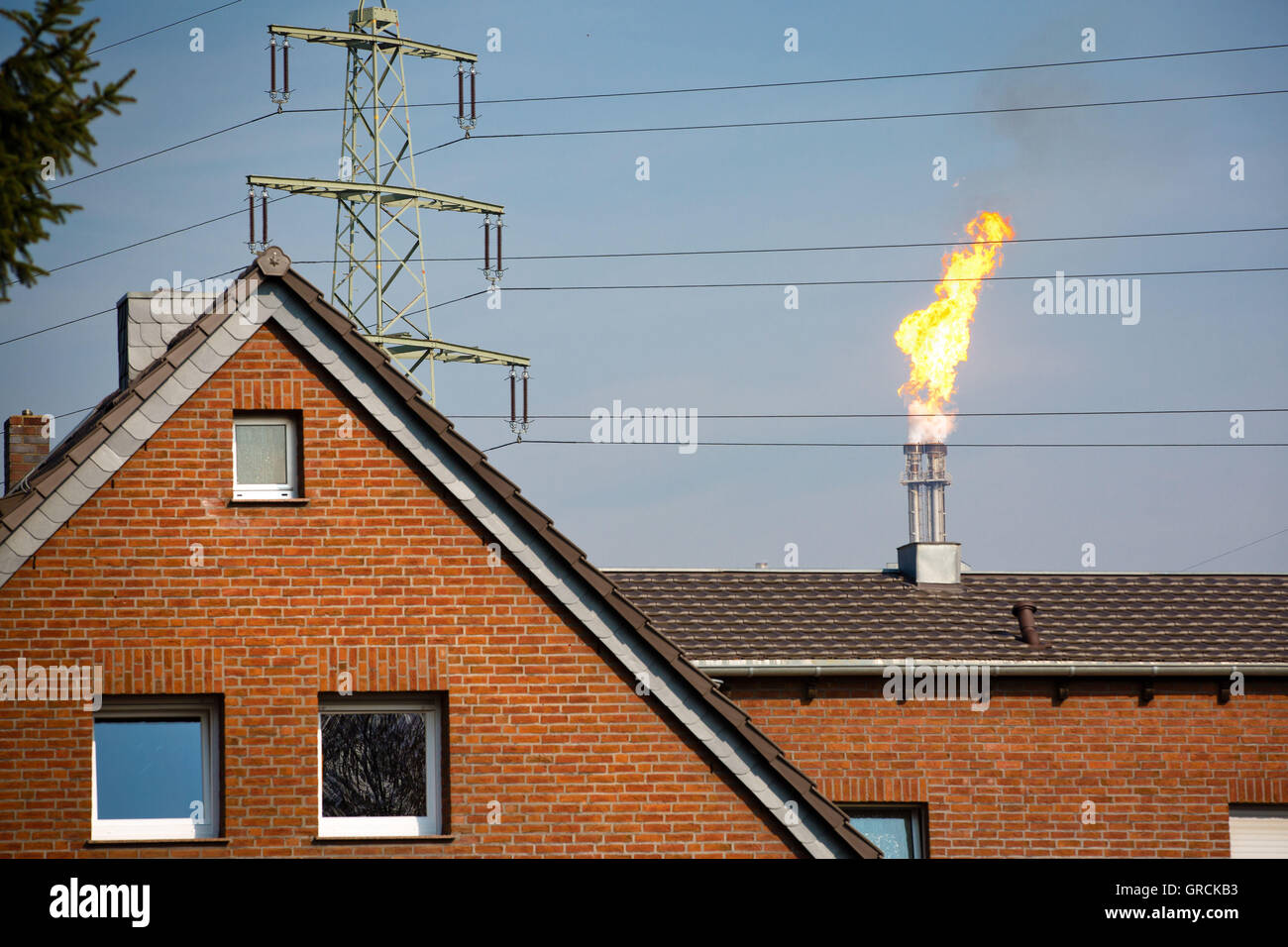 Outdoor house fire hi-res stock photography and images - Alamy