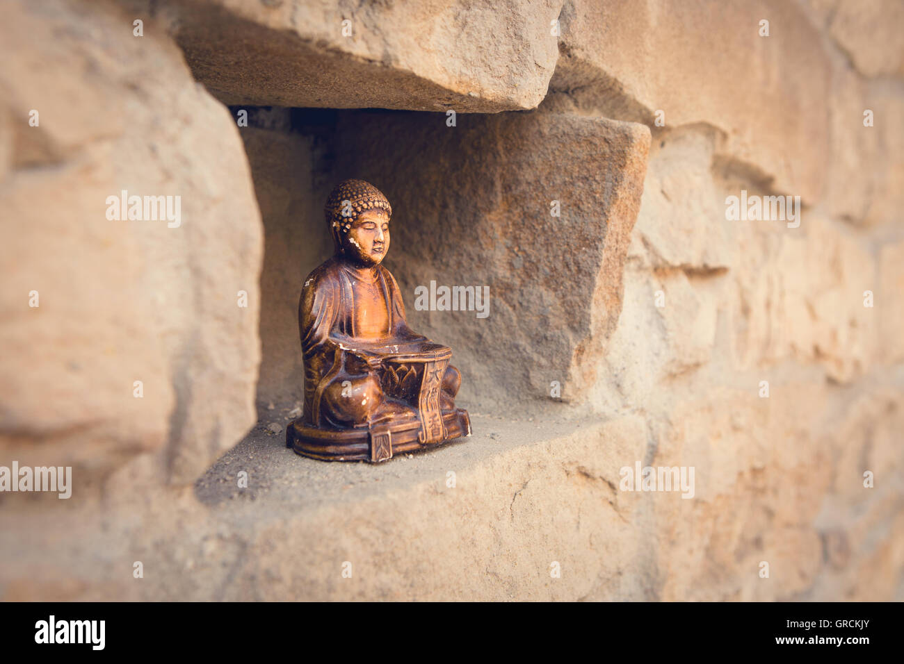 Buddha Statue In A Niche Stock Photo - Alamy
