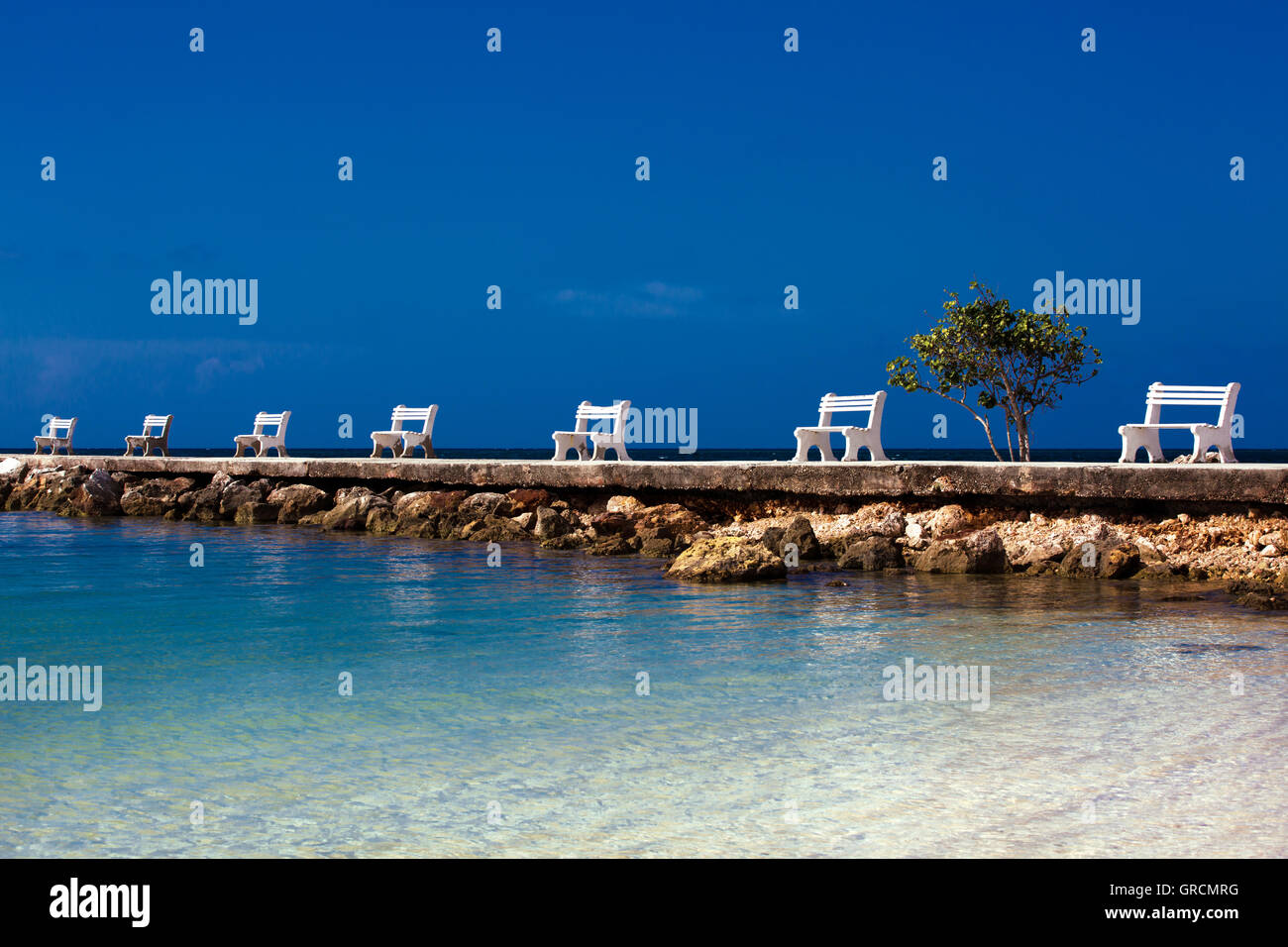 Central pier seating hi-res stock photography and images - Alamy