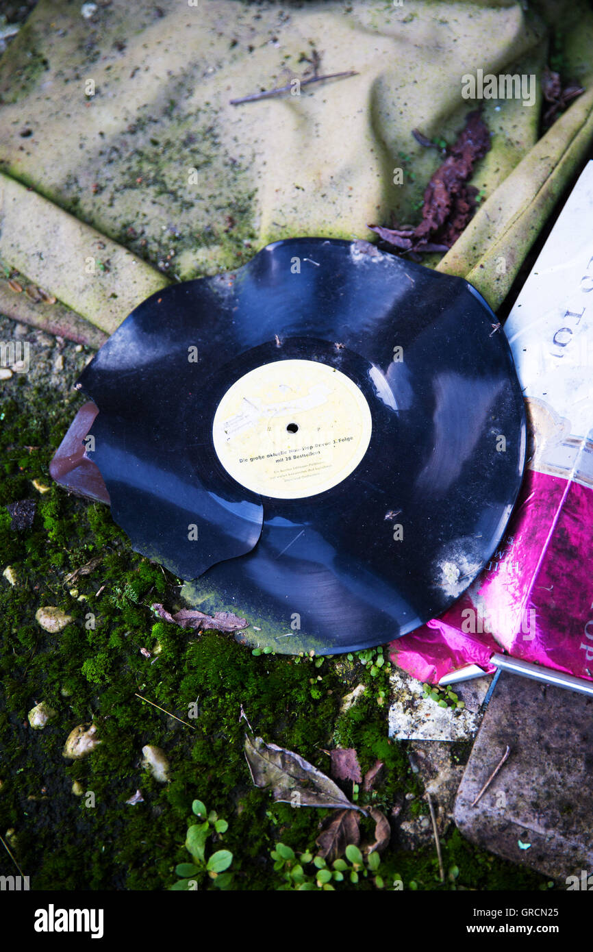 Broken items hi-res stock photography and images - Alamy