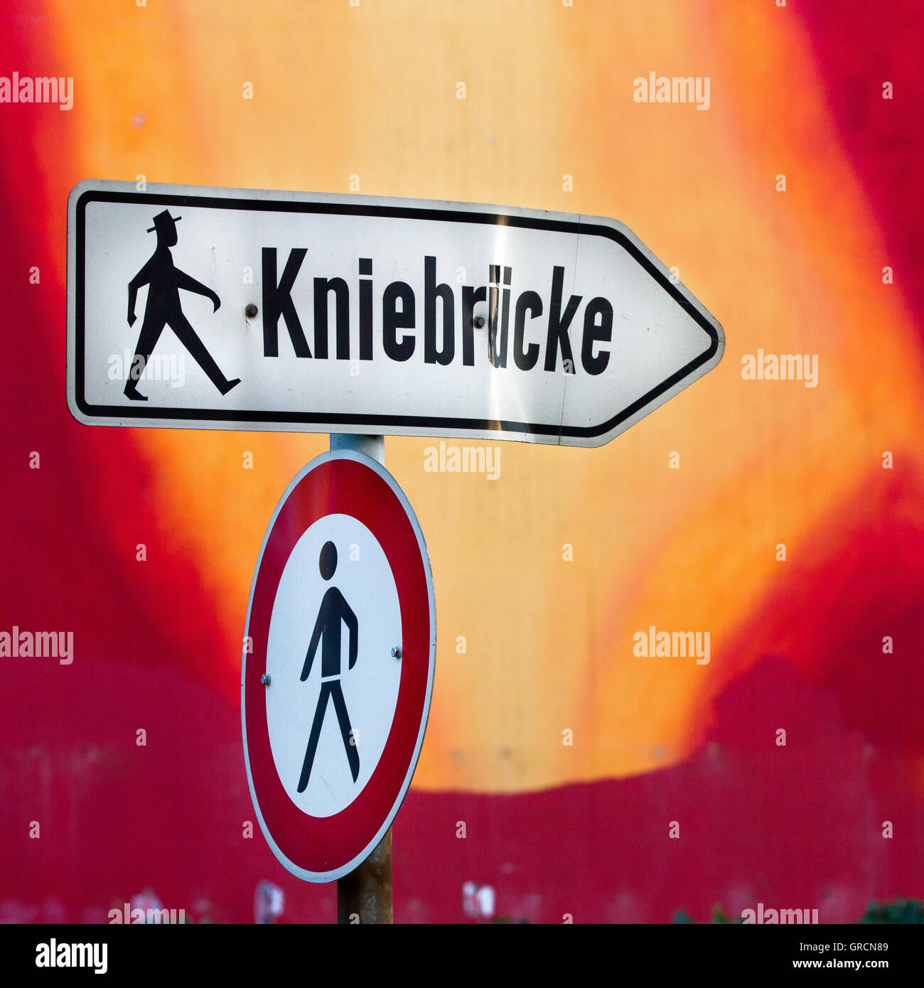 Confusing road signs hi-res stock photography and images - Alamy