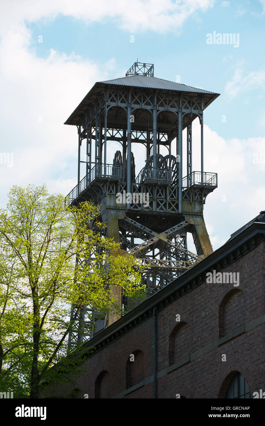 Old headframe hi-res stock photography and images - Alamy