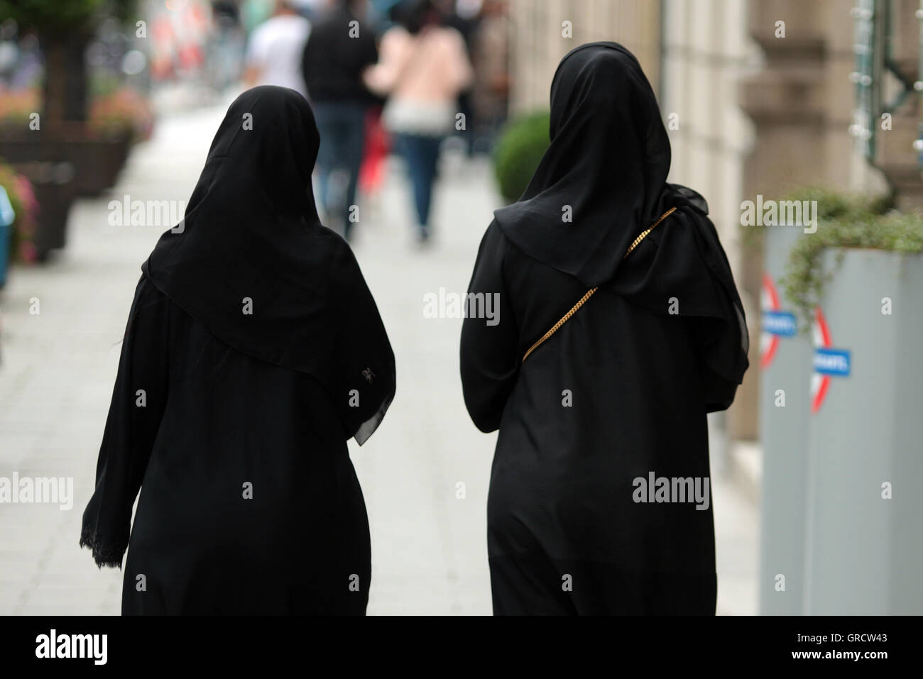 Muslima hi-res stock photography and images - Alamy