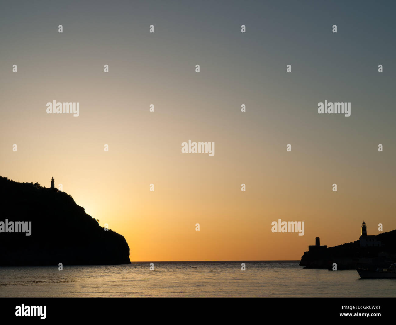 Dusk in the port of palma de mallorca hi-res stock photography and ...