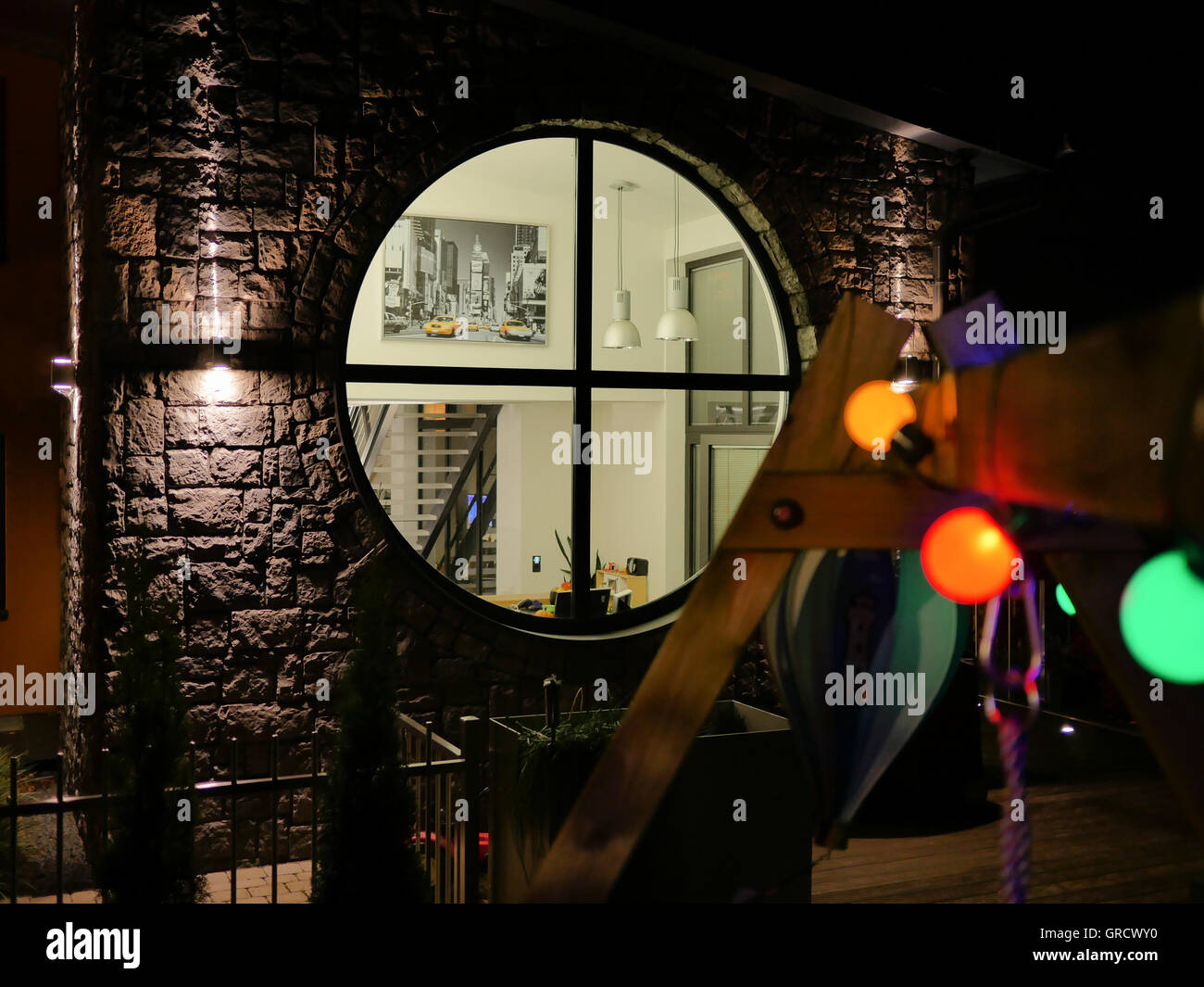 Luxury modern home exterior night hi-res stock photography and images ...