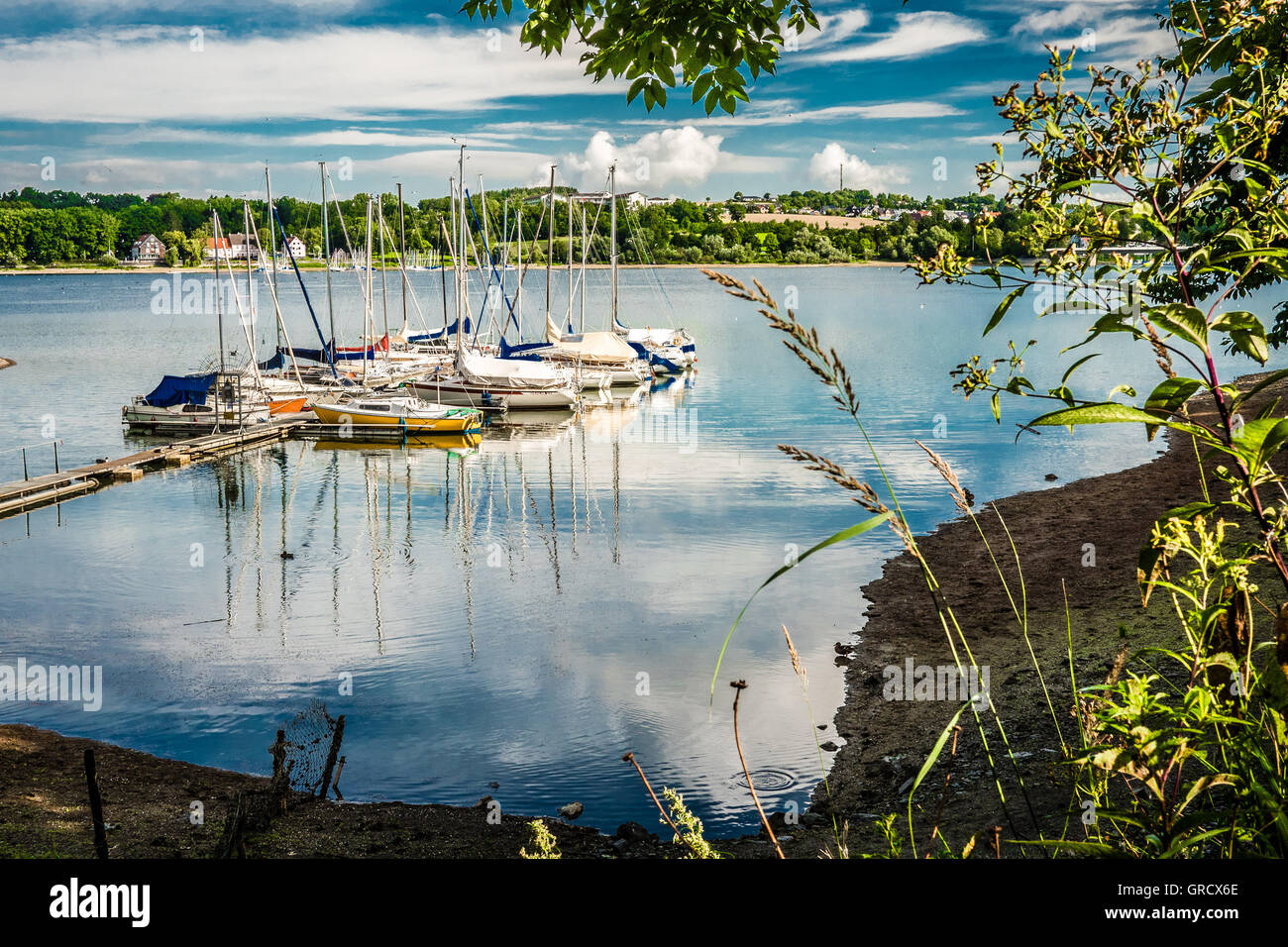 Dam jetty hi-res stock photography and images - Alamy