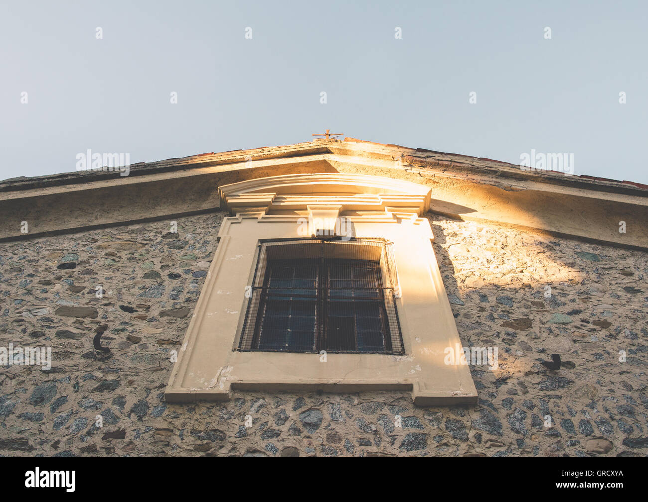 Old stone church hi-res stock photography and images - Alamy