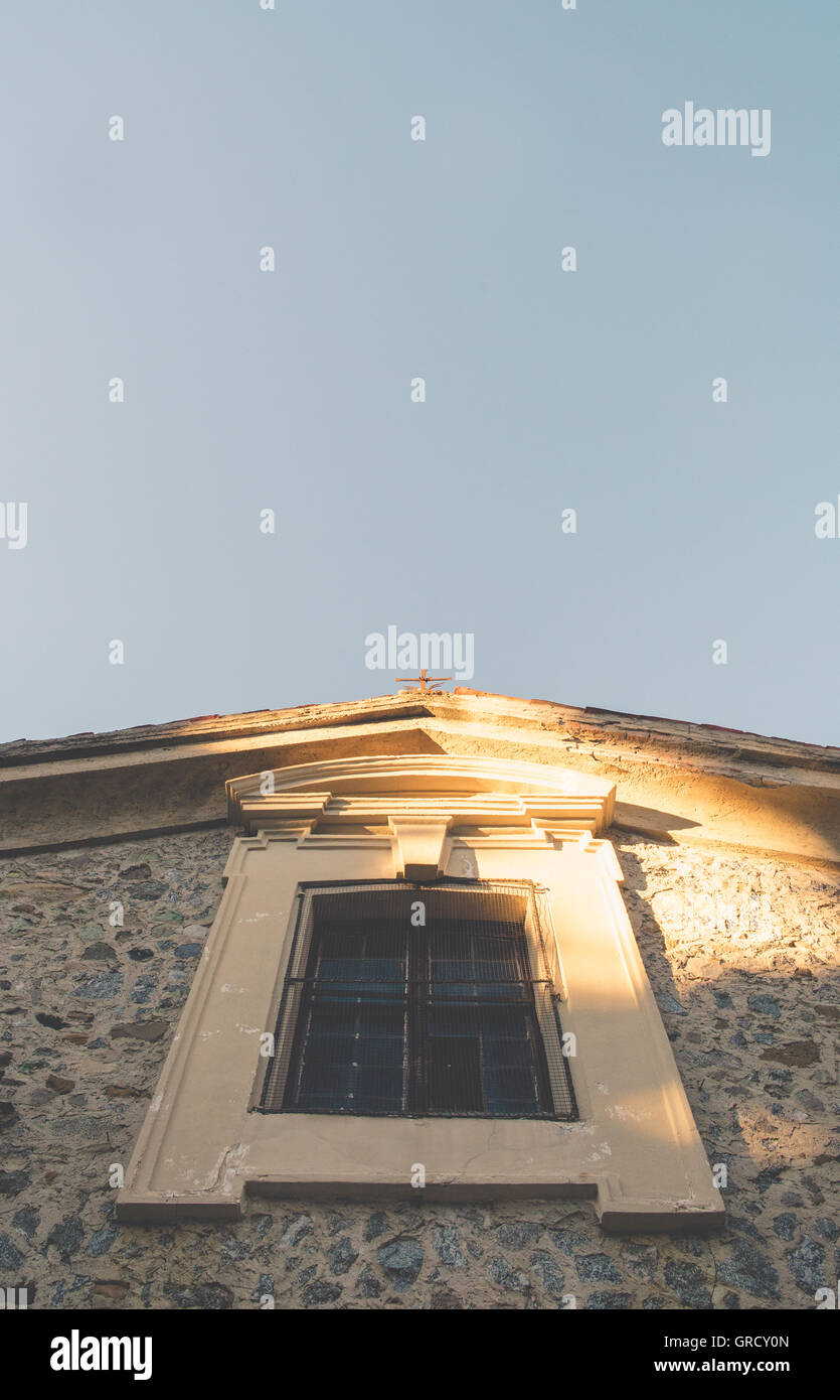 Old stone church hi-res stock photography and images - Alamy