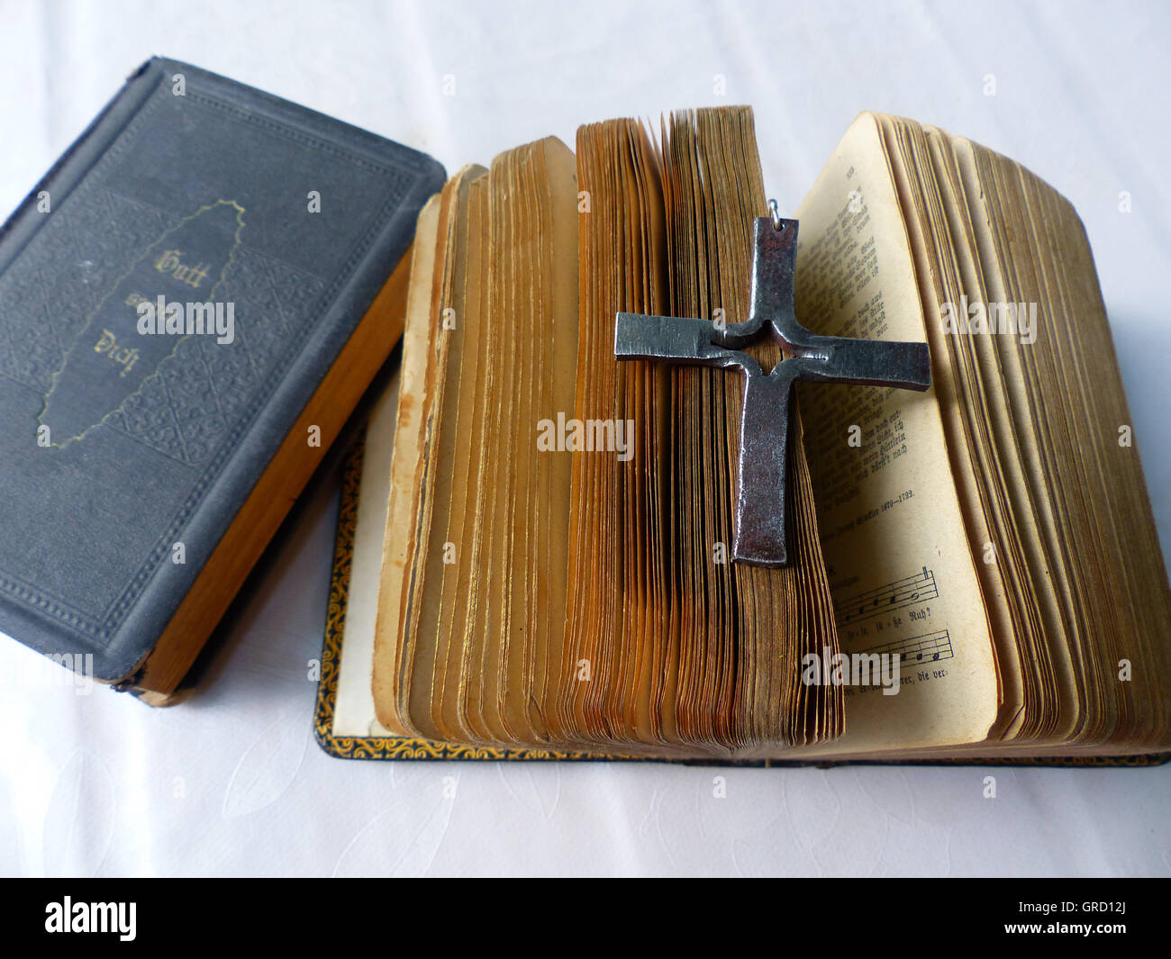 Cross symbol christianity religion hi-res stock photography and images ...