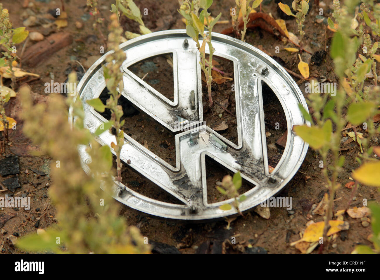 Volkswagen logo emblem broken hi-res stock photography and images - Alamy