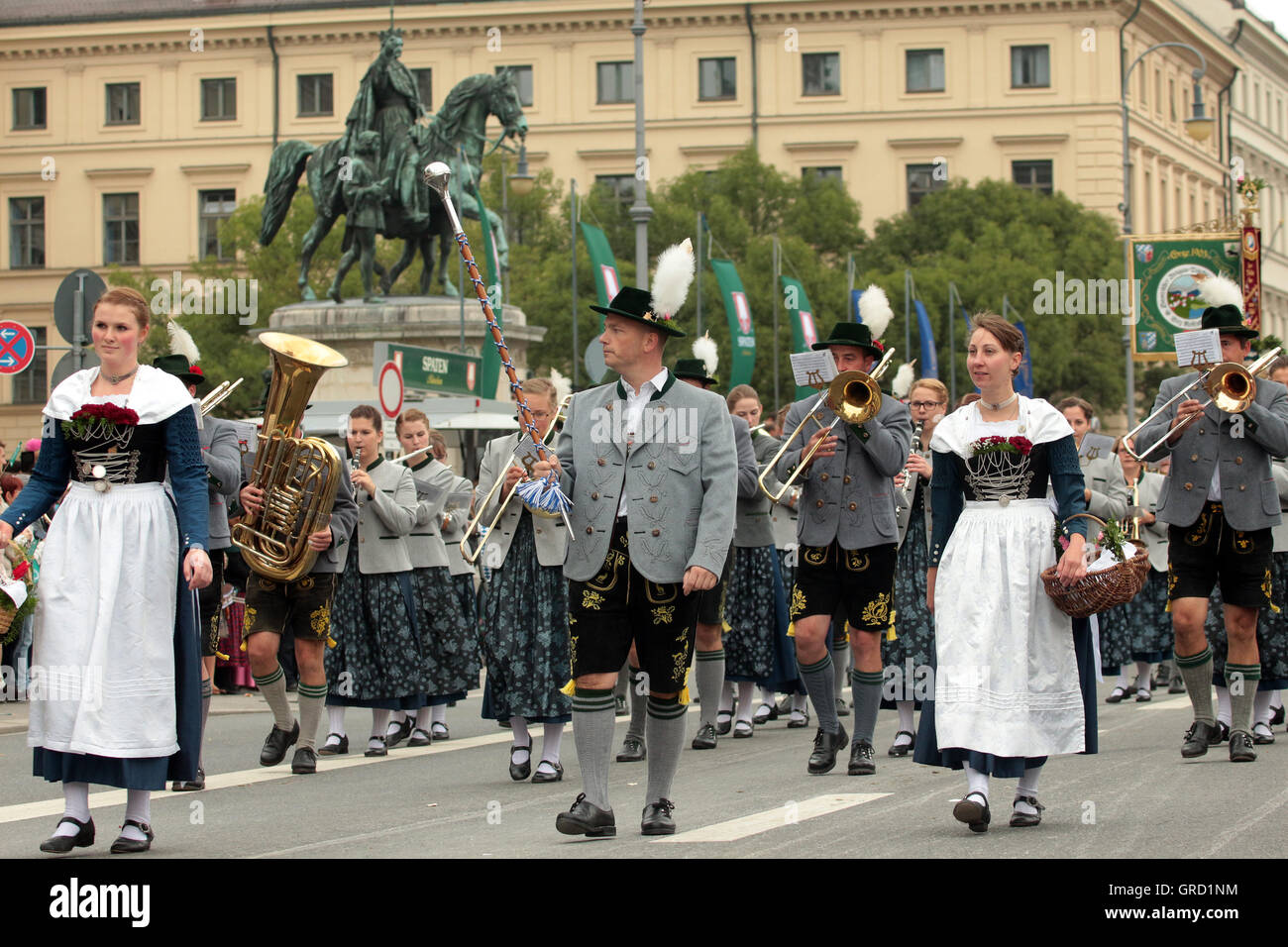 Traditional german dresses hi-res stock photography and images - Alamy