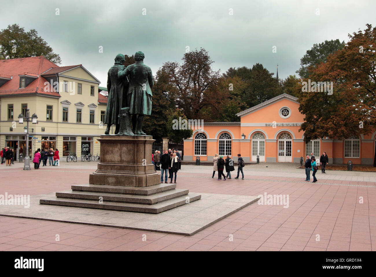 Sculpture Of Goethe And Schiller At Theaterplatz Weimar Stock Photo - Alamy