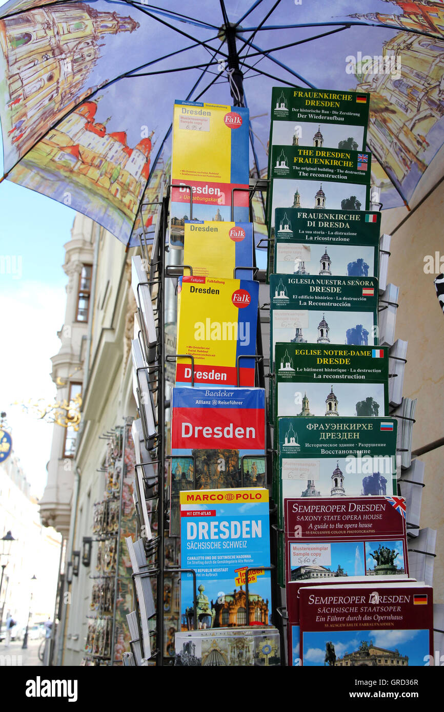 Folding tourist map hi-res stock photography and images - Alamy