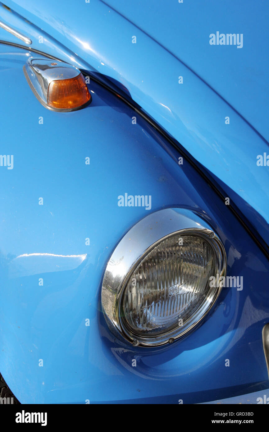 Fenders With Headlights And Turn A Vw Beetle Stock Photo - Alamy