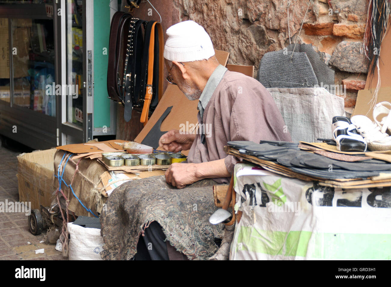 Shoemaker hi-res stock photography and images - Alamy