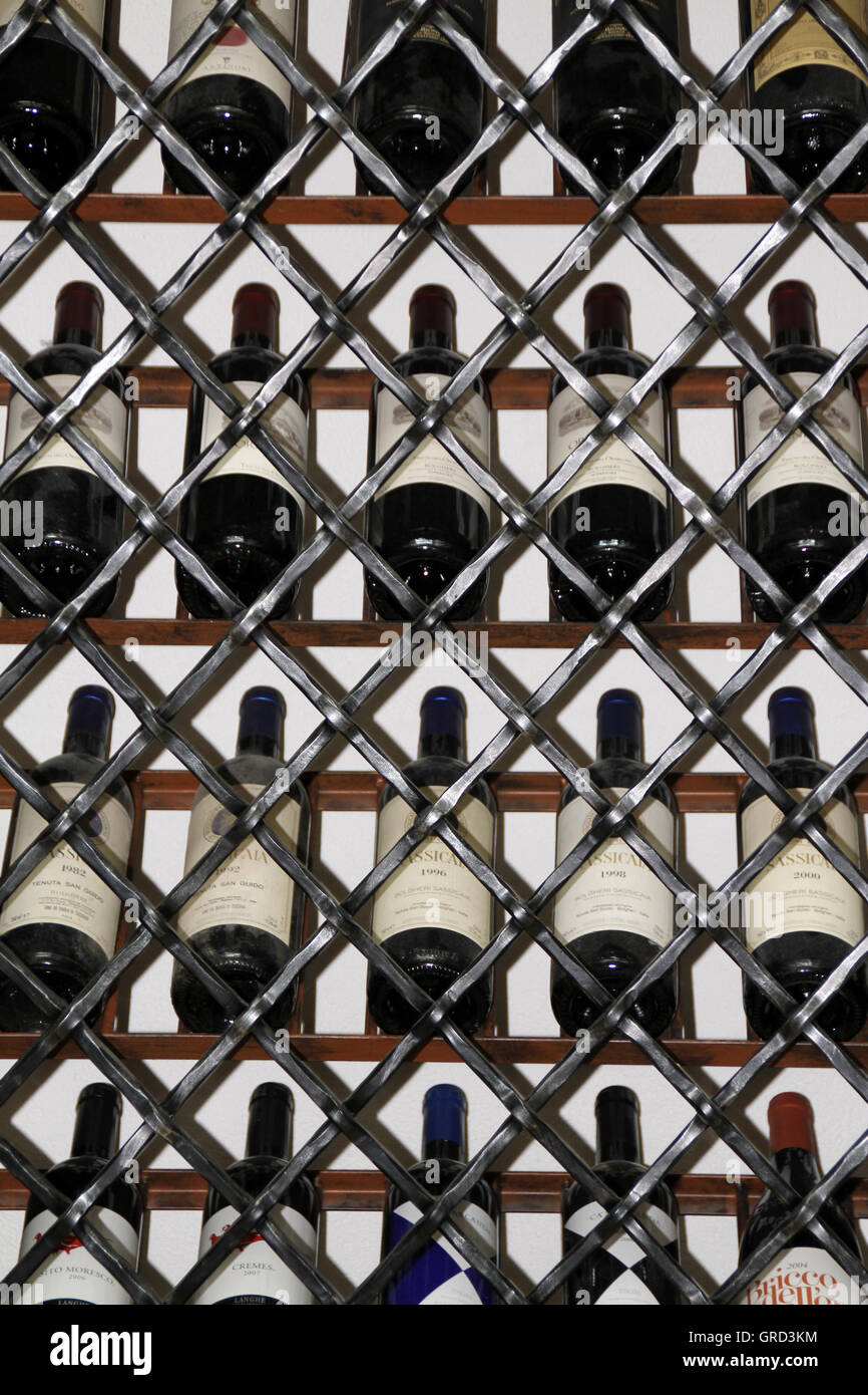 Fine rack hi-res stock photography and images - Alamy