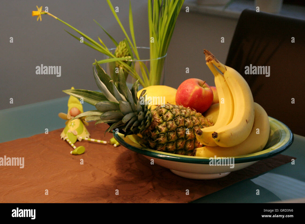 Fruit Bowl On A Table Stock Photo - Alamy