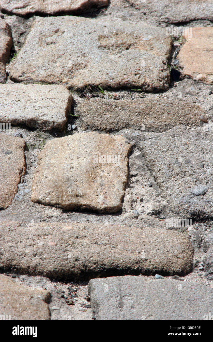 Cobblestone thoroughfare hi-res stock photography and images - Alamy