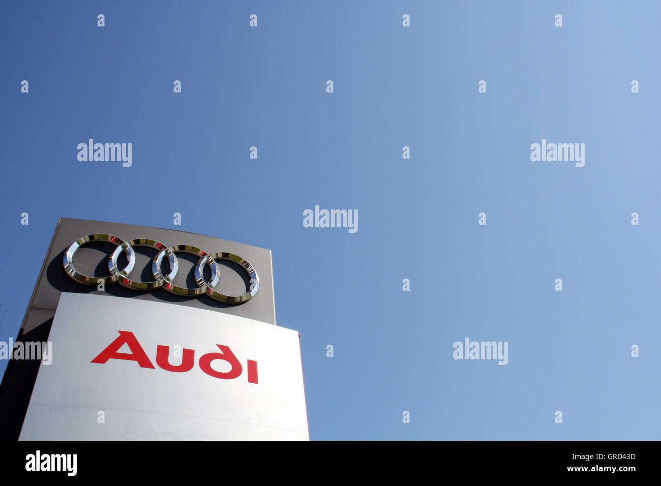 Audi signs hi-res stock photography and images - Alamy