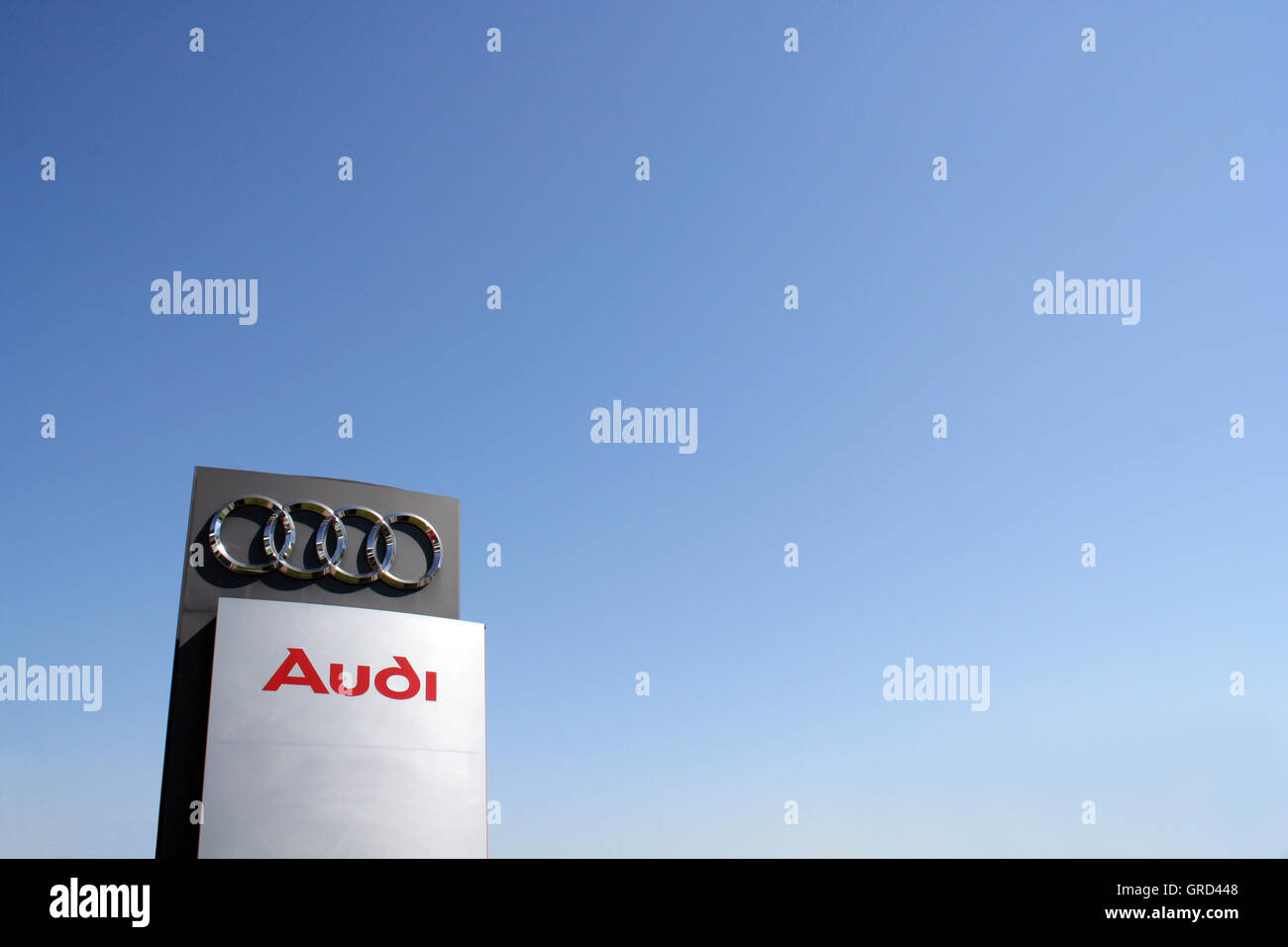Audi signs hi-res stock photography and images - Alamy