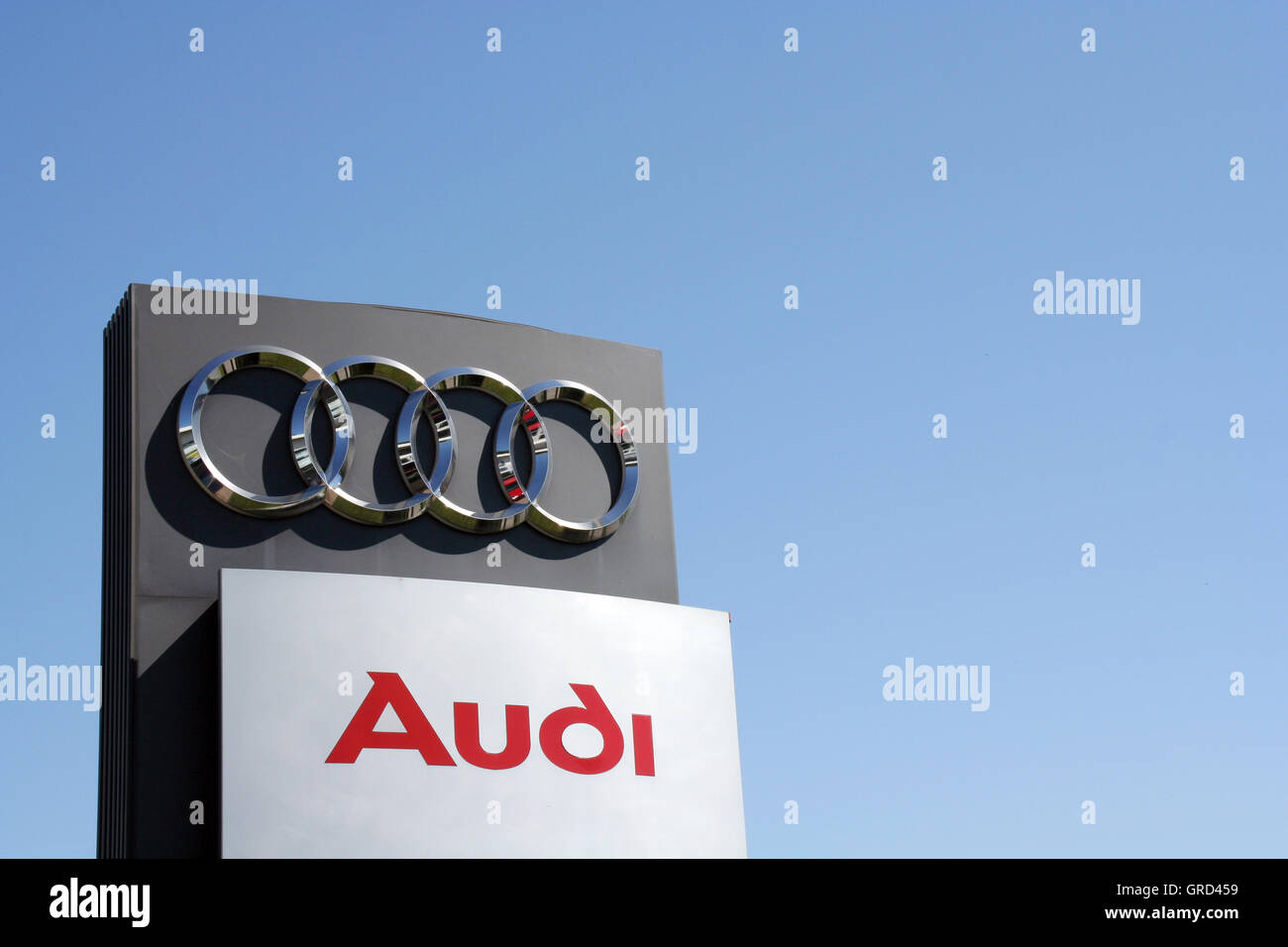 Audi company logo hi-res stock photography and images - Alamy
