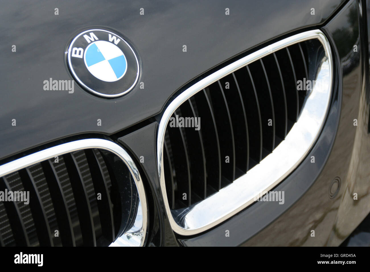 Bmw symbols hi-res stock photography and images - Alamy
