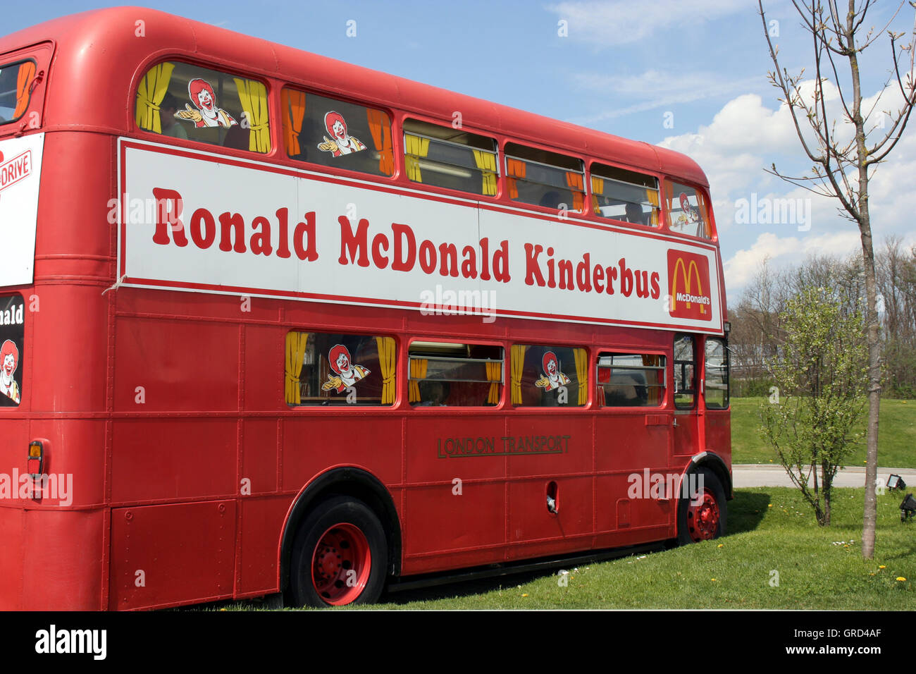Ronald mcdonald logo hi-res stock photography and images - Alamy