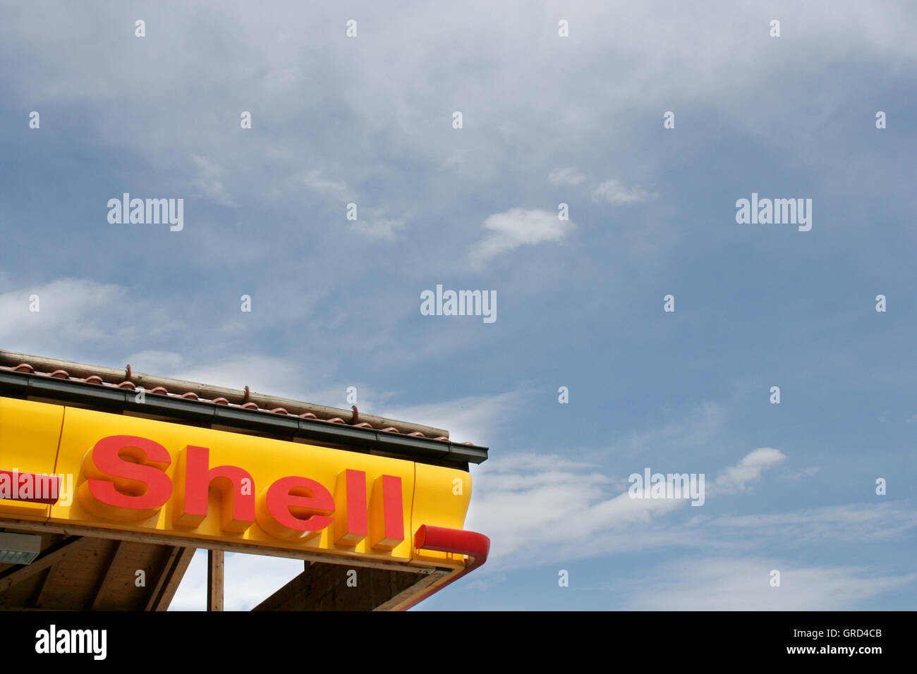 Shell logo shell logo shell logo hi-res stock photography and images ...