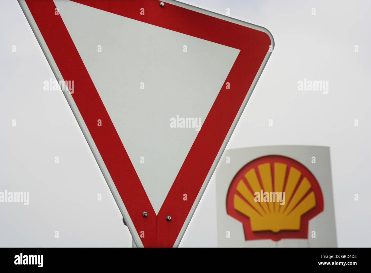 Shell Emblem High Resolution Stock Photography and Images - Alamy