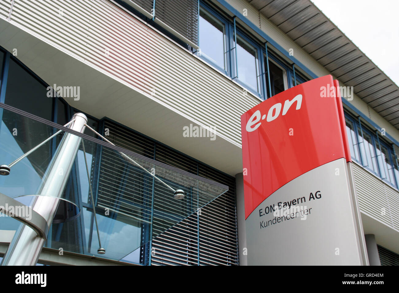 Eon logo hi-res stock photography and images - Alamy