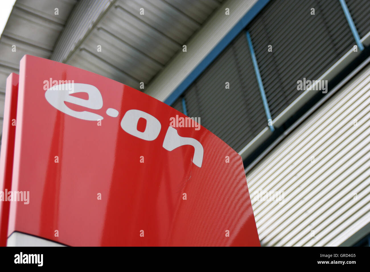 Eon logo hi-res stock photography and images - Alamy