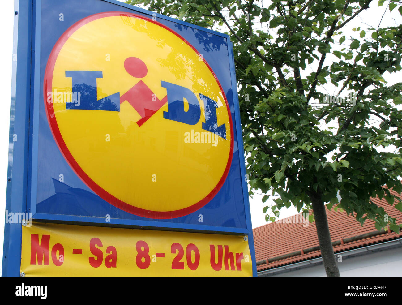 Logo Discounter Lidl Stock Photo - Alamy