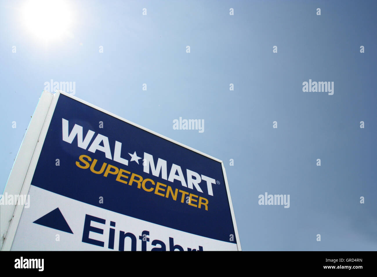 Logo wal mart hi-res stock photography and images - Alamy