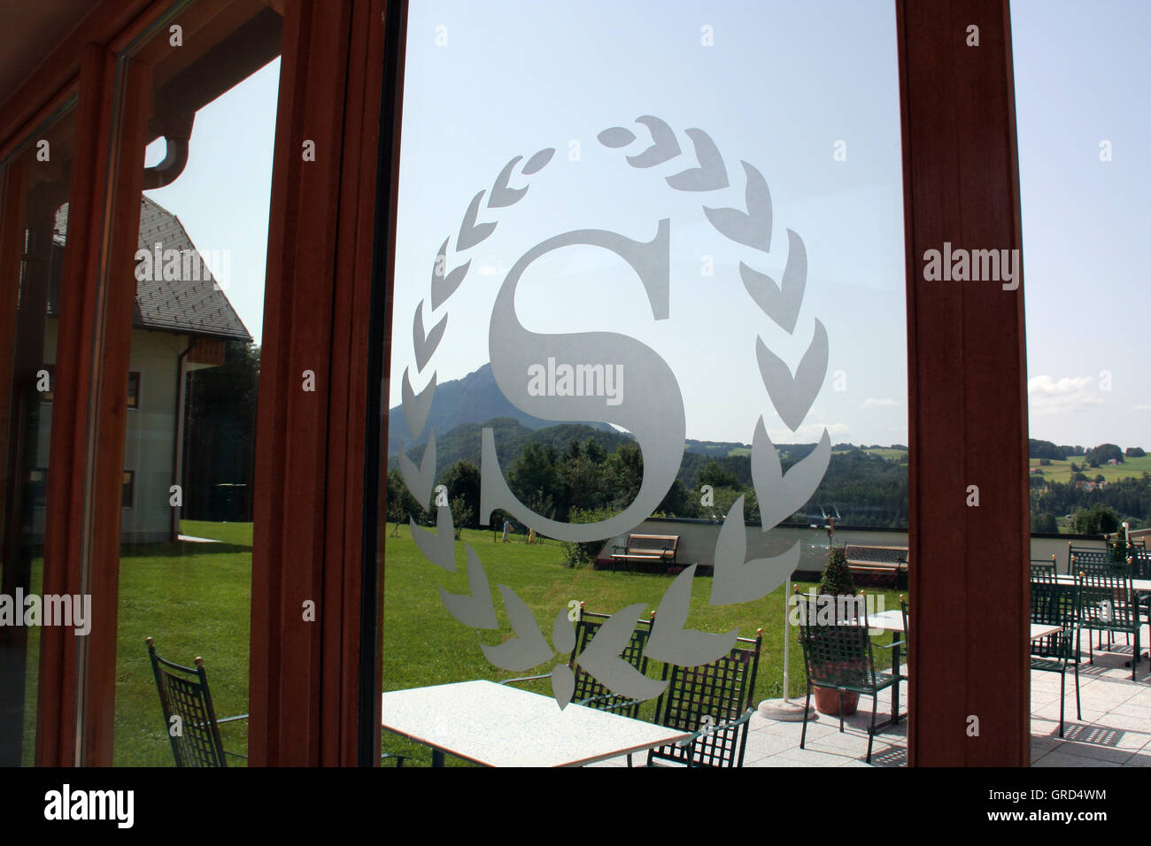 Sheraton logo hi-res stock photography and images - Alamy