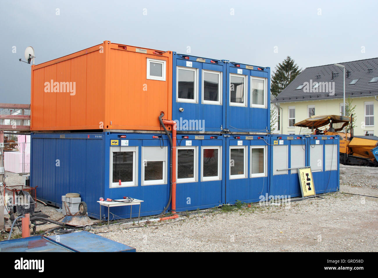 Building container hi-res stock photography and images - Alamy