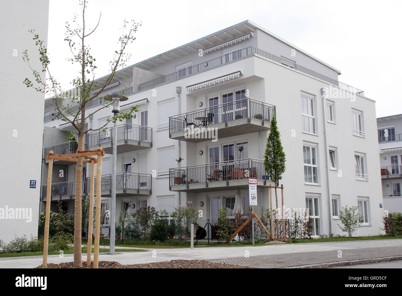 New building settlement hi-res stock photography and images - Alamy