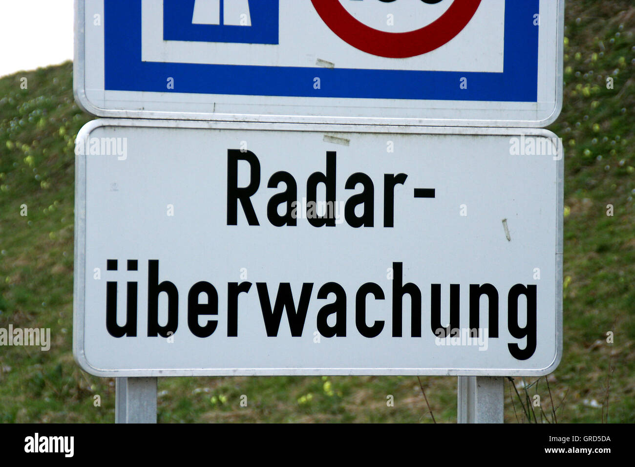 Radar speed check hi-res stock photography and images - Alamy